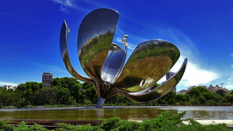 8 Most Popular Stainless Steel Monument Sculptures Around the World