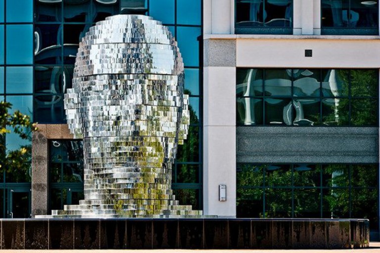 8 Most Popular Stainless Steel Monument Sculptures Around the World